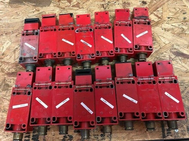 Schneider Telemecanique Sensor XCS-A701 Safety Limit Switch- Used ...