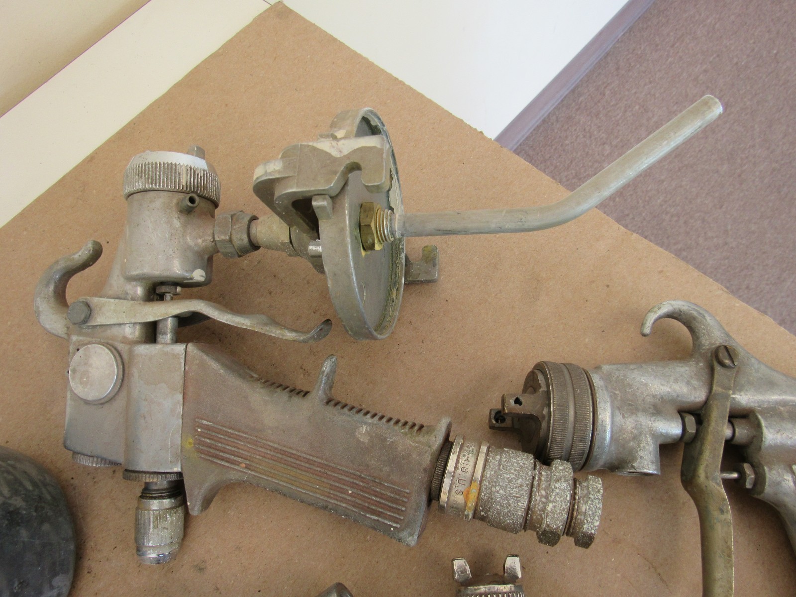 6 PCS CSI BLACK SPEEDAIRE SPRAY GUN & BINKS SPRAY POT MAX 3 BAR 43 PSI ...