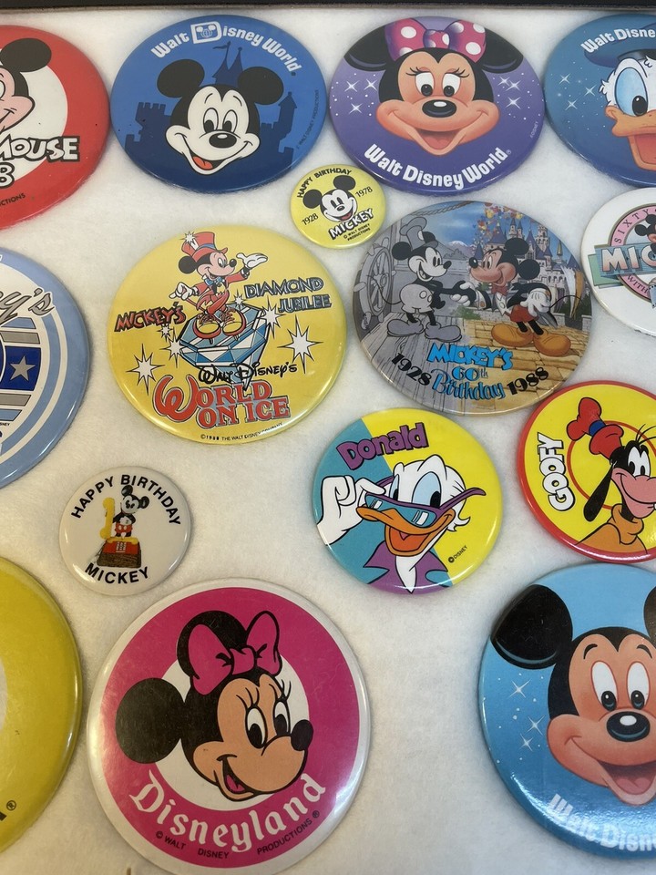 Vintage lot of 20 walt disney Mickey mouse Donald Duck buttons W/case ...