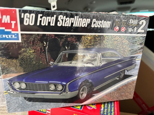 AMT # 30045 1/25th SCALE 1960 FORD STARLINER CUSTOM SEALED MODEL KIT | eBay