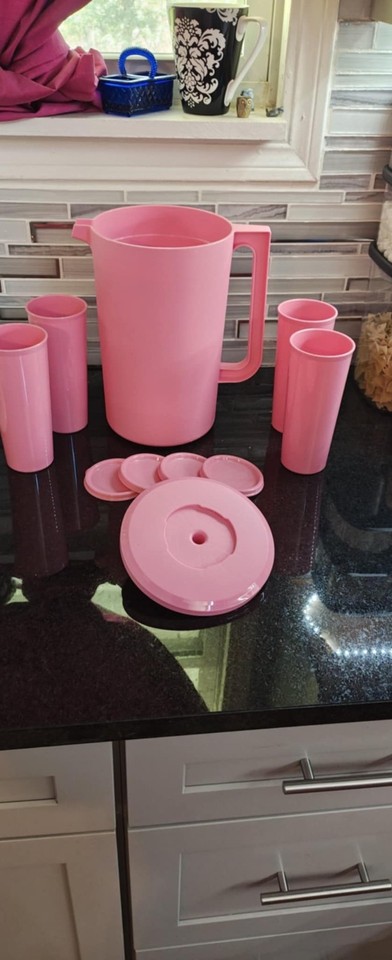 NEW! Gallon Tupperware Classic Pitcher 1 Gallon PLUS 4 FREE CUPS AND ...