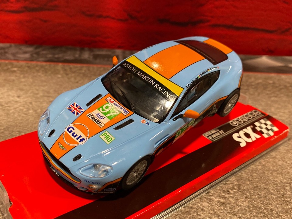 SCX 1/32 Scale ADVANCE 2.0 Aston Martin Vantage GT2 Gulf with lights ...