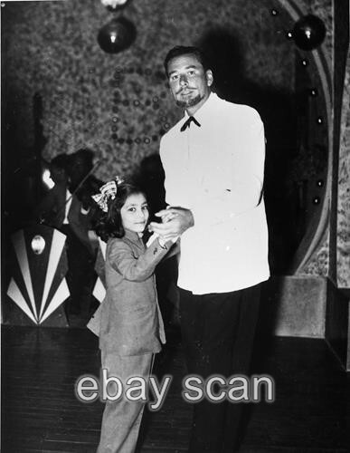 ACTOR ERROL FLYNN CANDID WITH YOUNG GIRL DANCING CUTE 8X10 PHOTO 8 | eBay