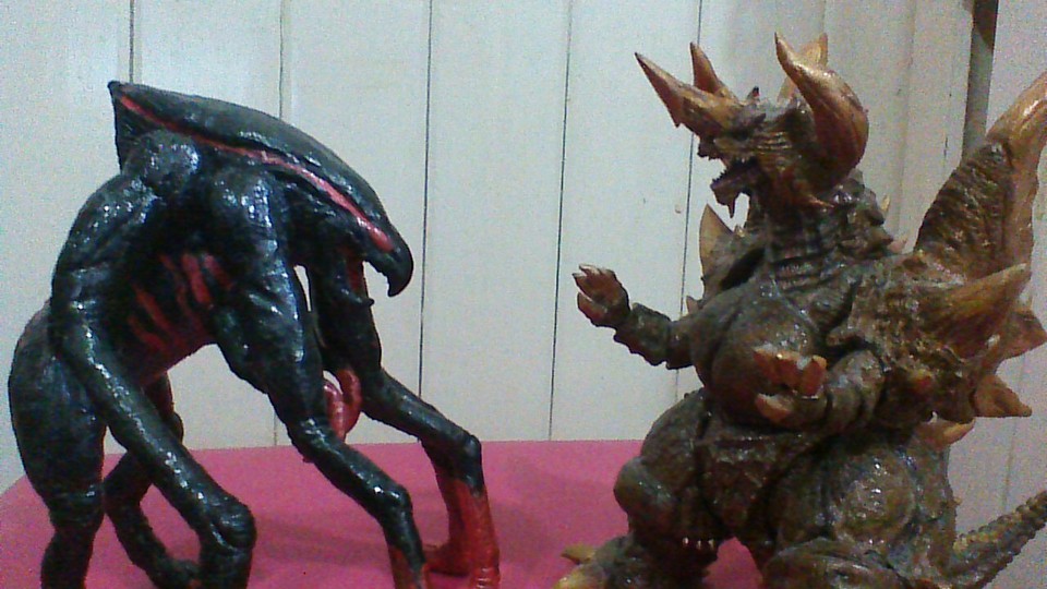 CUSTOM FEMALE MUTO sculpture From Godzilla 2014, please read ...