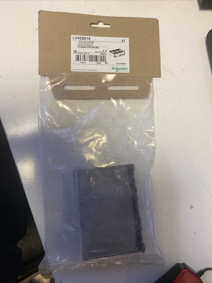 Schneider Short Connection Umbrella LV429515 - 3-Pole, Plug-In, IP40 ...