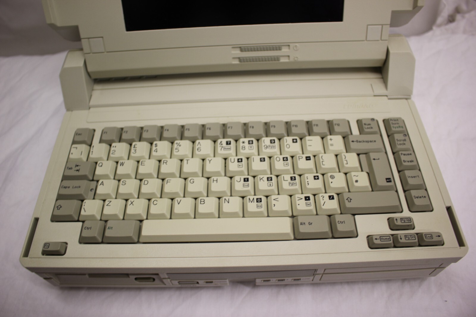 COMPAQ SLT 386S/20 PORTABLE COMPUTER LAPTOP VINTAGE RARE WITH PSU SPARE ...