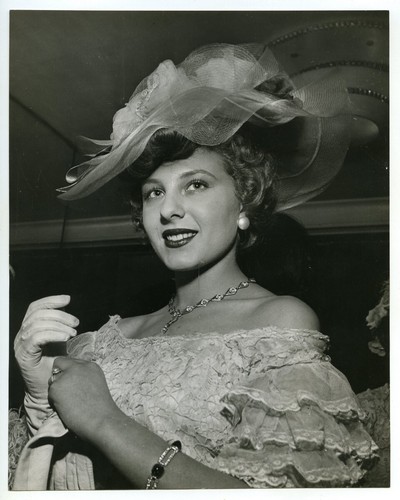 Cinquantenaire de Maxim's. L'actrice Anouk Ferjac en Eve Lavallière. | eBay