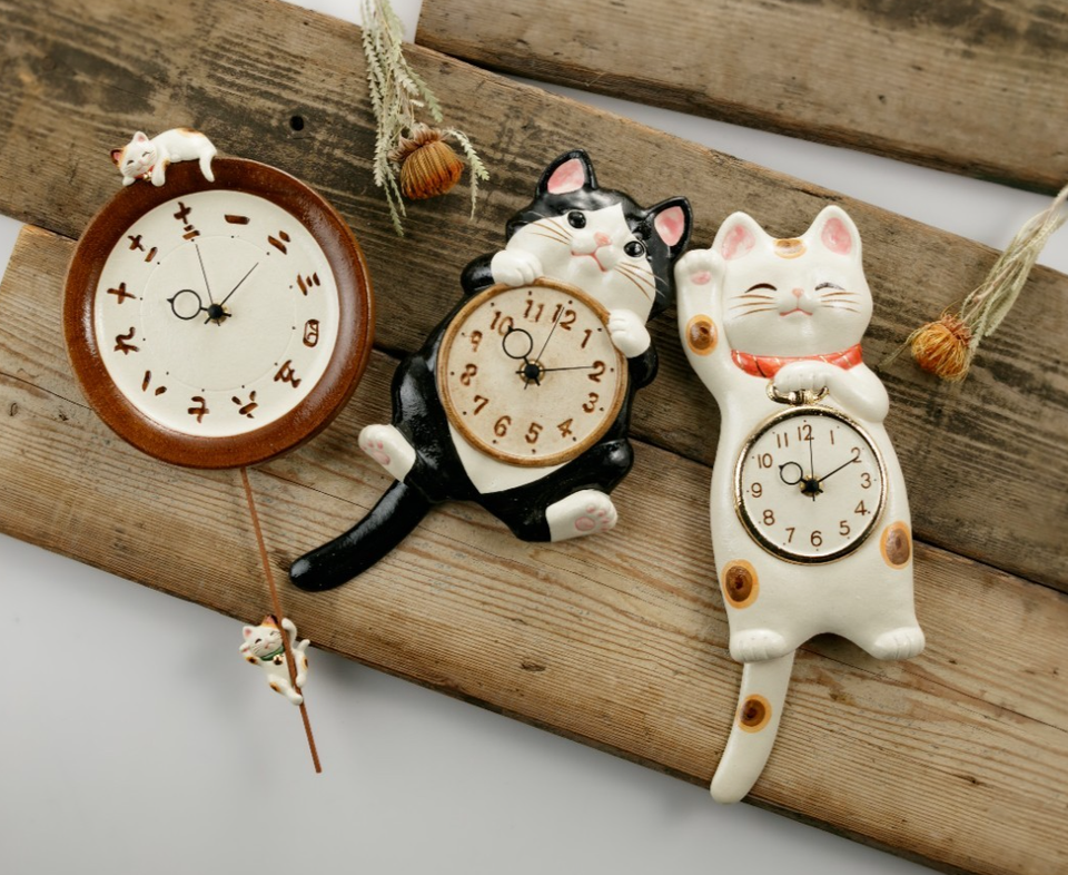Japanese White Lucky Cat Manekineko Pendulum Wall Clock Pottery Seto ...