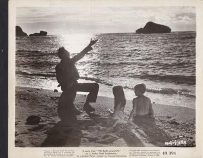 Susan Stranks and Peter Rudolph Jones in The Blue Lagoon 1949 movie ...