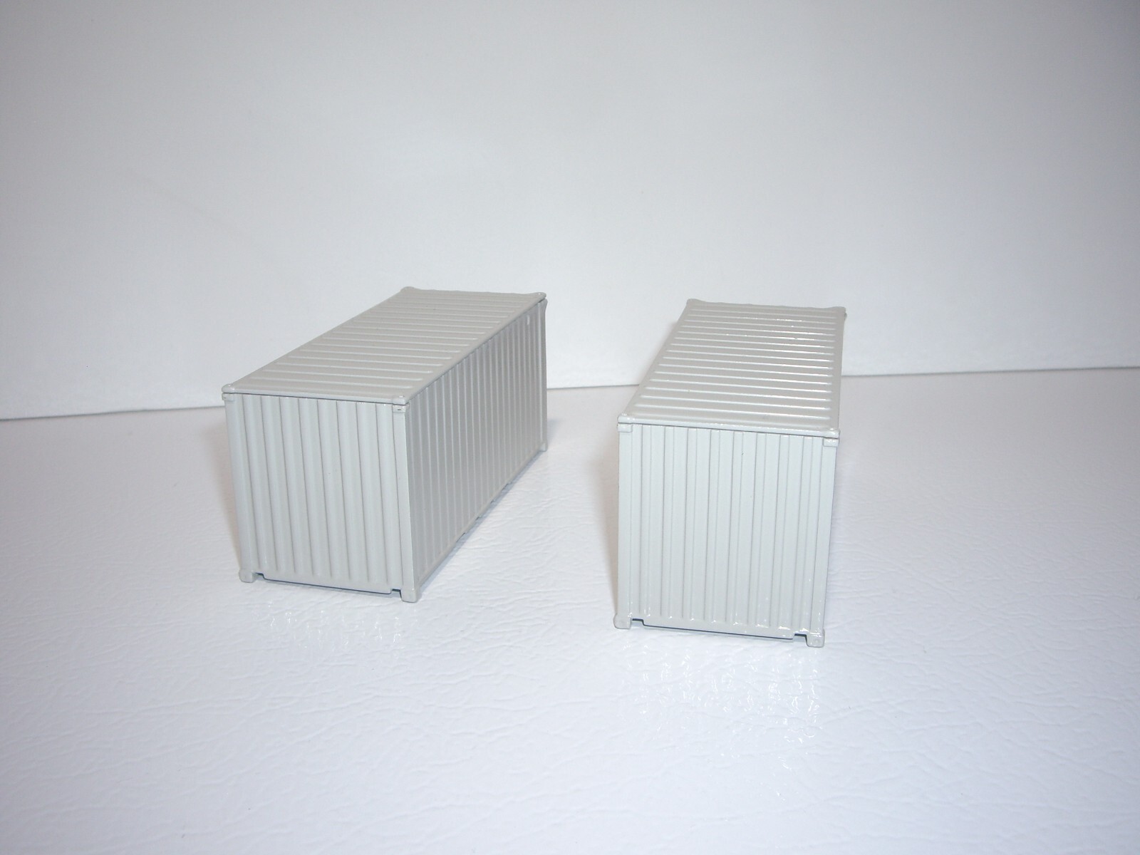 DCP FIRST GEAR 1/64 2 GRAY 20' DRY VAN CONTAINERS | eBay