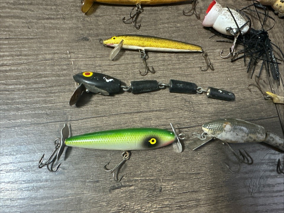 Lot Of 16 Vintage Fishing Lures Frog Buzzer Torpedo Hula Popper Voodoo ...