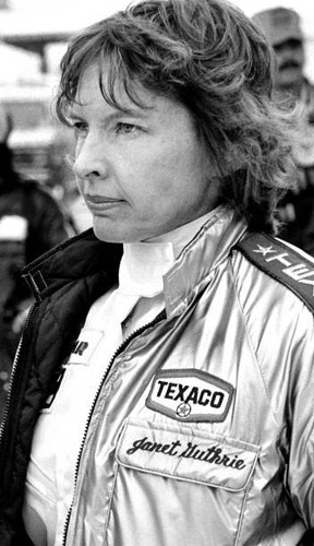 Janet Guthrie Talks With Crew Members Prior To The Start 1980 OLD PHOTO ...