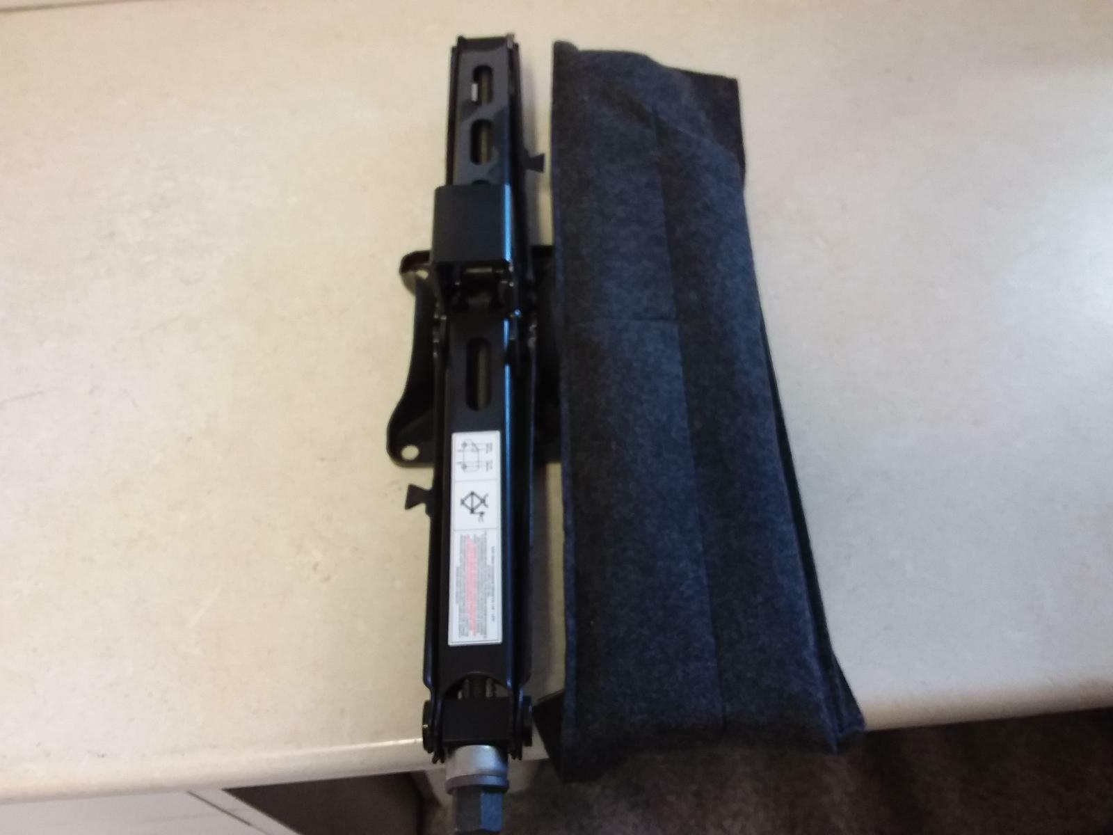 LDV G10 JACK/TOOL KIT SV7A/SV7C, WAGON/VAN, 04/15- | eBay Australia