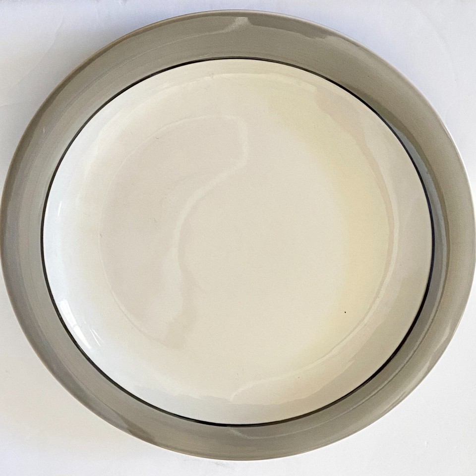 4 dinner PLATES / GIBSON cream white TAUPE GRAY ceramic simple ...