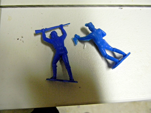 2 Marx 1 Wounded US 7th Cavalry unpainted 1/32nd for FT Apache (Dec ...