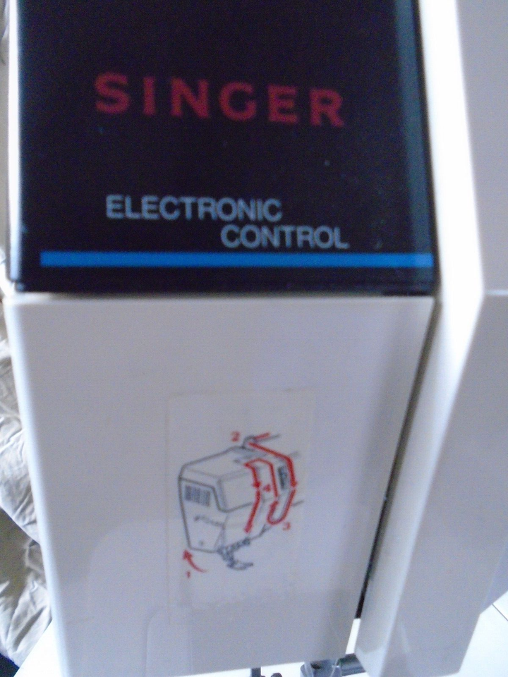 Singer 4572 Automatic One Step Buttonhole Sewing Machine FOR PARTS ONLY ...