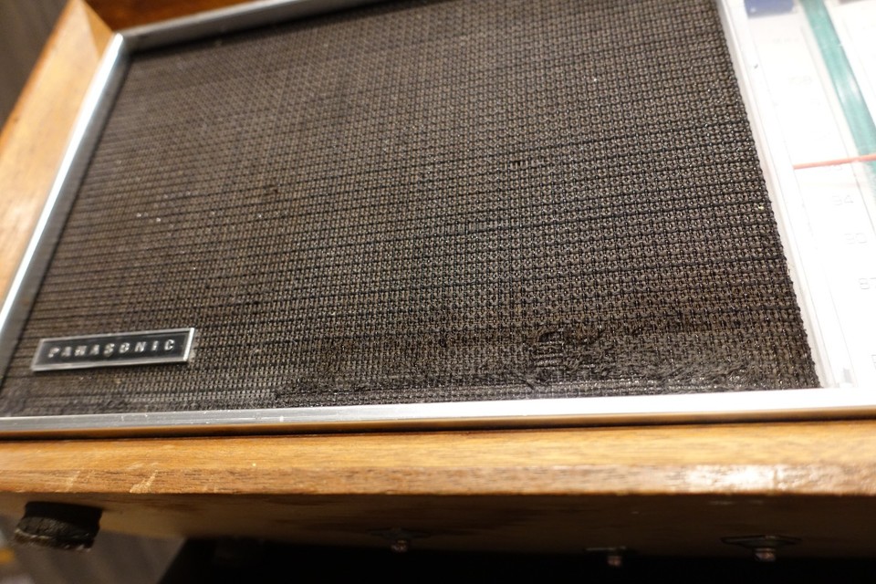 Vintage 1970s PANASONIC RE-7259 AM FM 2-Band Wood Cabinet Tabletop ...