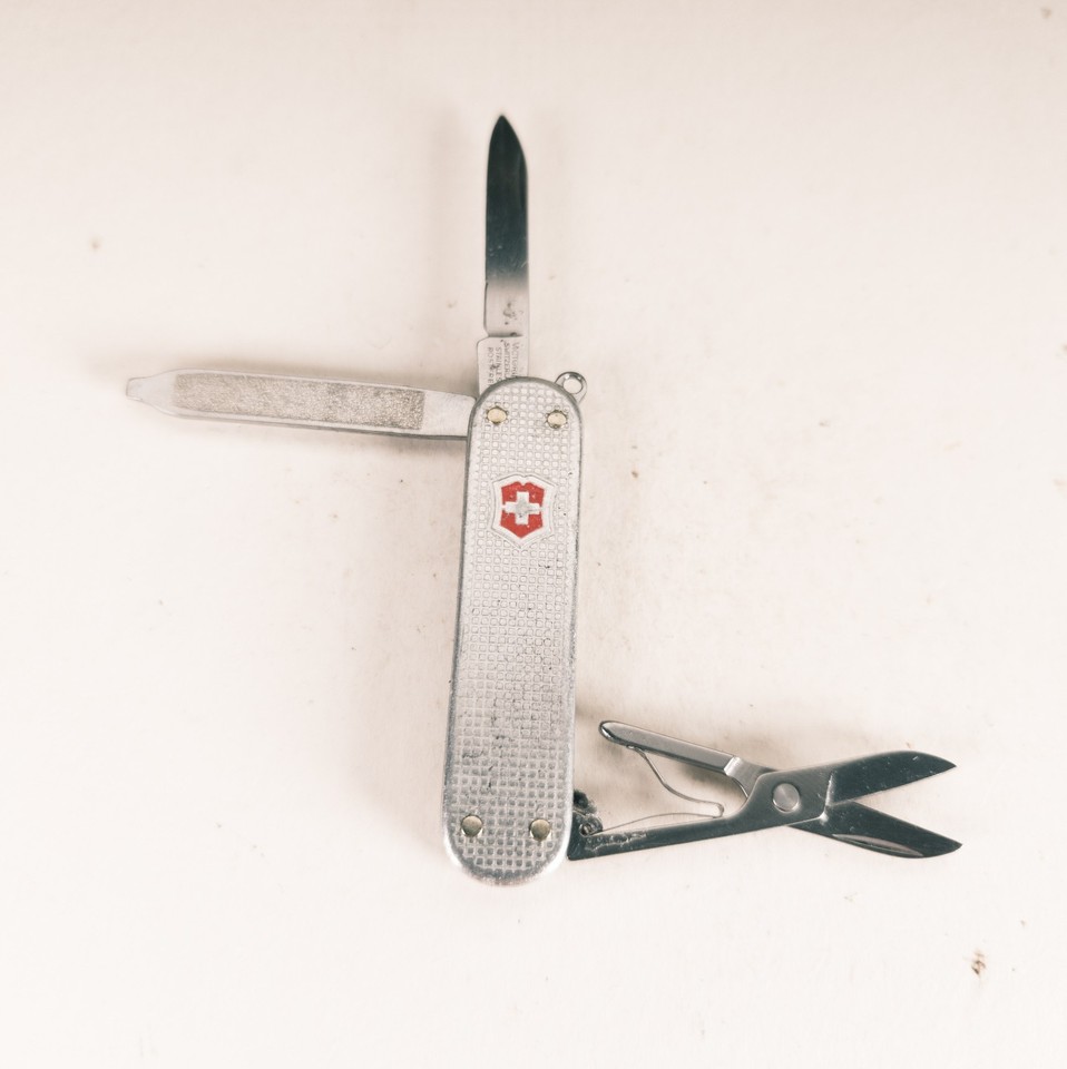 Swiss Army Knife Victorinox 58mm Silver Alox Classic SD Pocket Knife ...