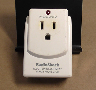 RADIO SHACK ELECTRONIC EQUIPMENT SURGE PROTECTOR WALL OUTLET 61-2789 | eBay