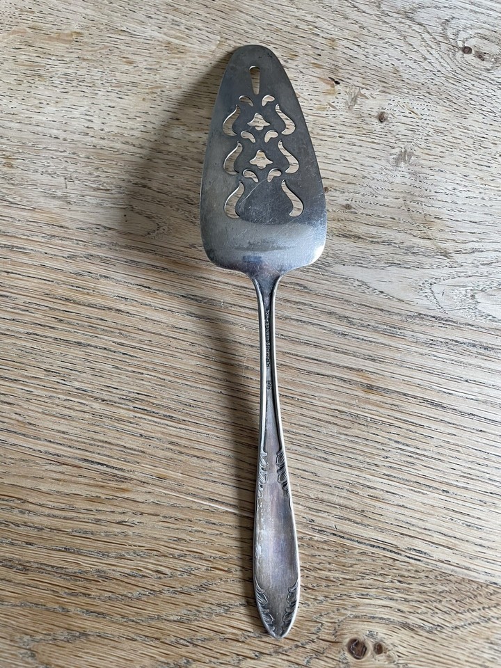 VINTAGE KING EDWARD CAKE SLICE ETCHED CUT OUT SILVER PLATE | eBay