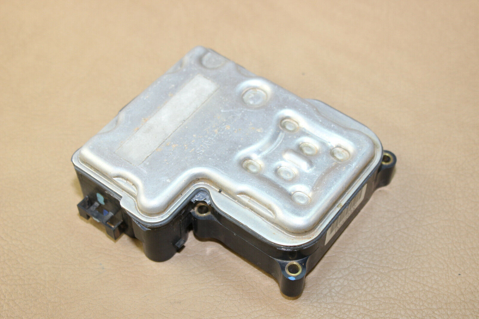 00-05 TAHOE YUKON 1500 ABS ANTI-LOCK BRAKE CONTROL MODULE 11-2-2 PINS ...