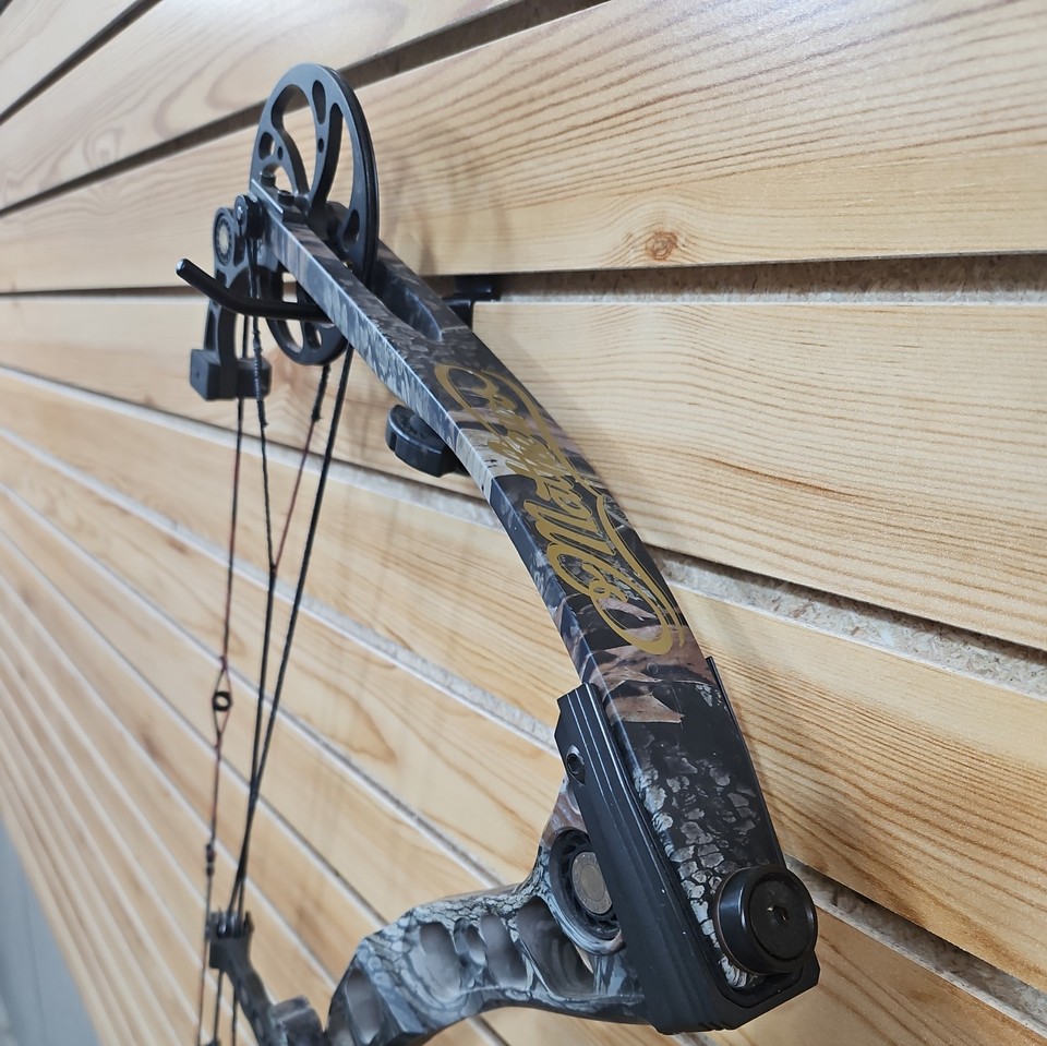 Mathews Switchback XT RH Camo 28 DL 70# w/ Accessories | eBay