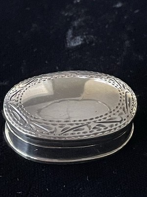 Vintage Engraved Ornate Oval .925 Sterling Silver PILL/TRINKET BOX W ...