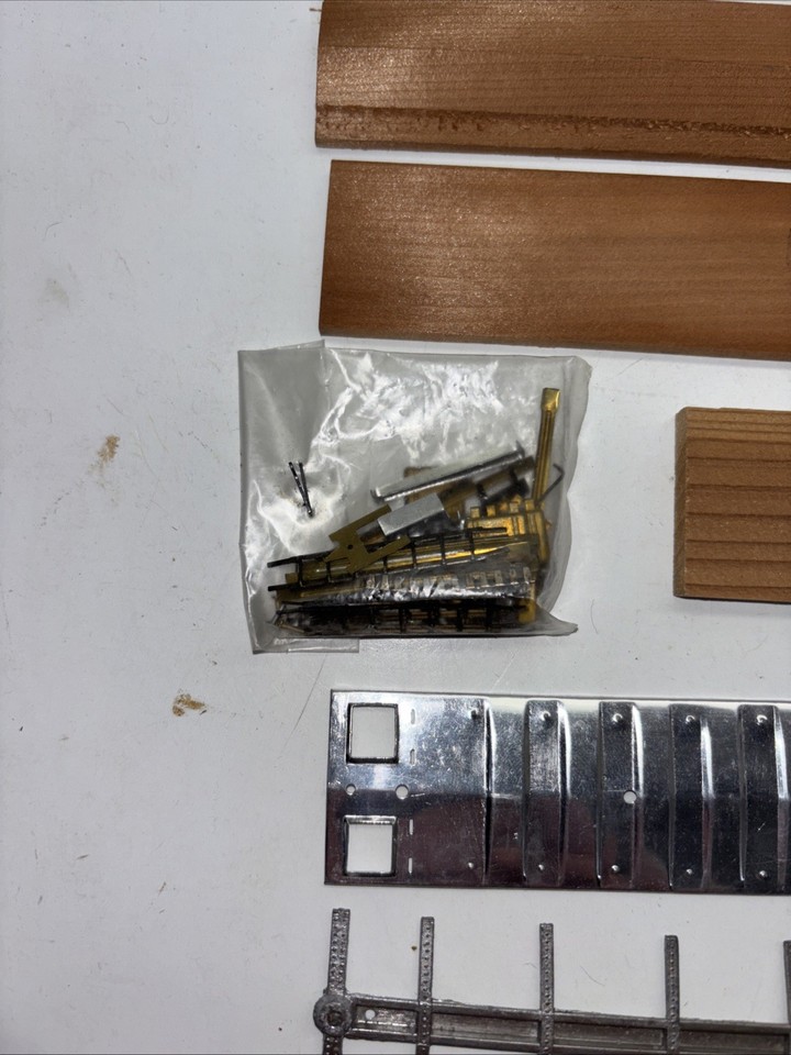 International’s Scale Model Northern Pacific, Western Pacific Box Cars ...