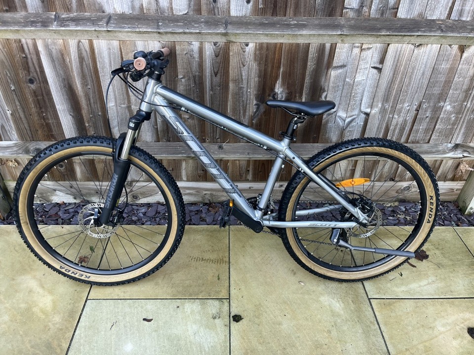 Scott Roxter Junior Mountain Bike 26-inch with Front Suspension and ...