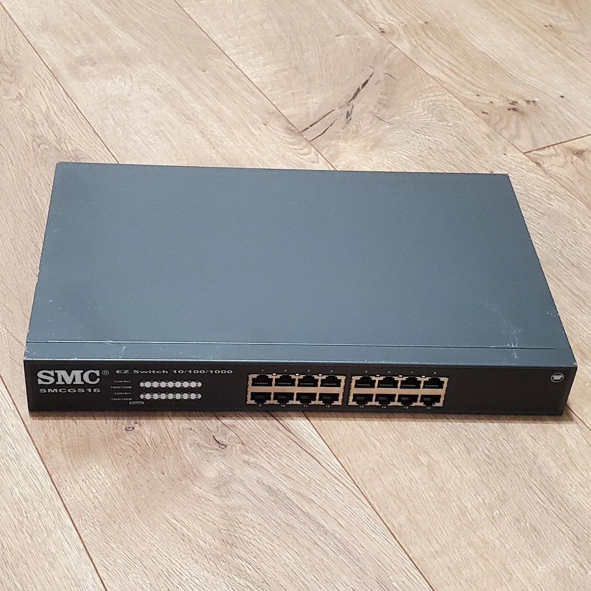 SMC EZ Switch 10/100 SMC-EZ1024DT 24-Port With Rack Mount, 57% OFF
