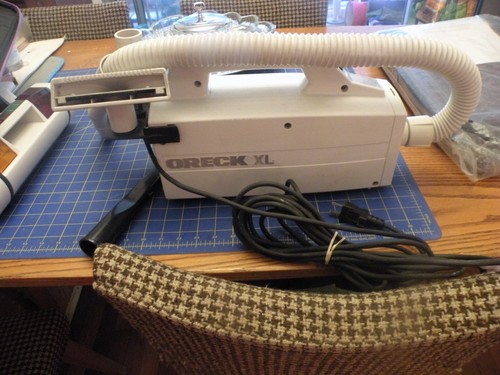 Oreck XL Model BB870-AWSQ White Handheld Vacuum Cleaner w Attachments ...