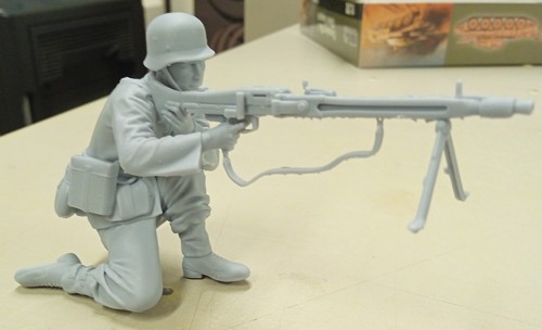 German soldier with machine gun kneeling 3D print in scales | eBay