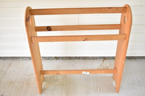 Woodline Works Wooden Quilt Stand With Hearts 32”x29 1/2”x9 1/4 ...