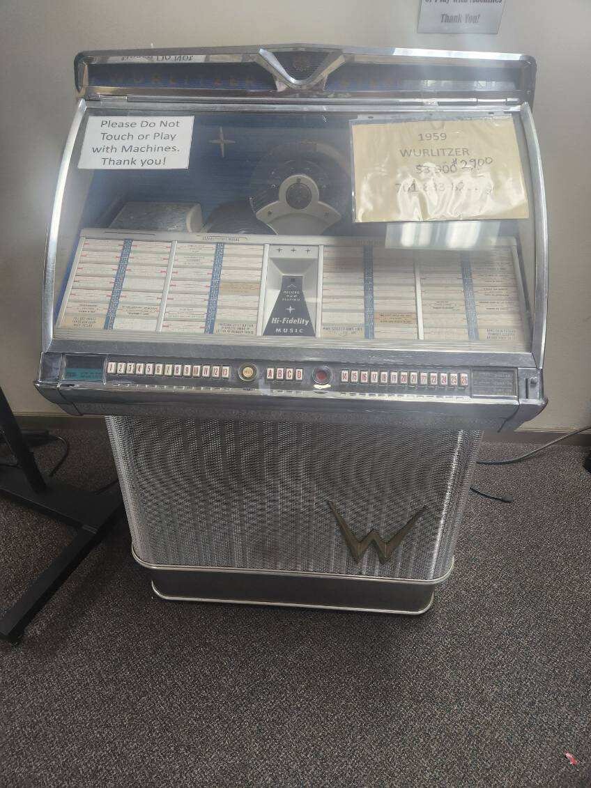 JUKEBOXES FOR SALE MANY YEARS MAKES AND MODELS | eBay
