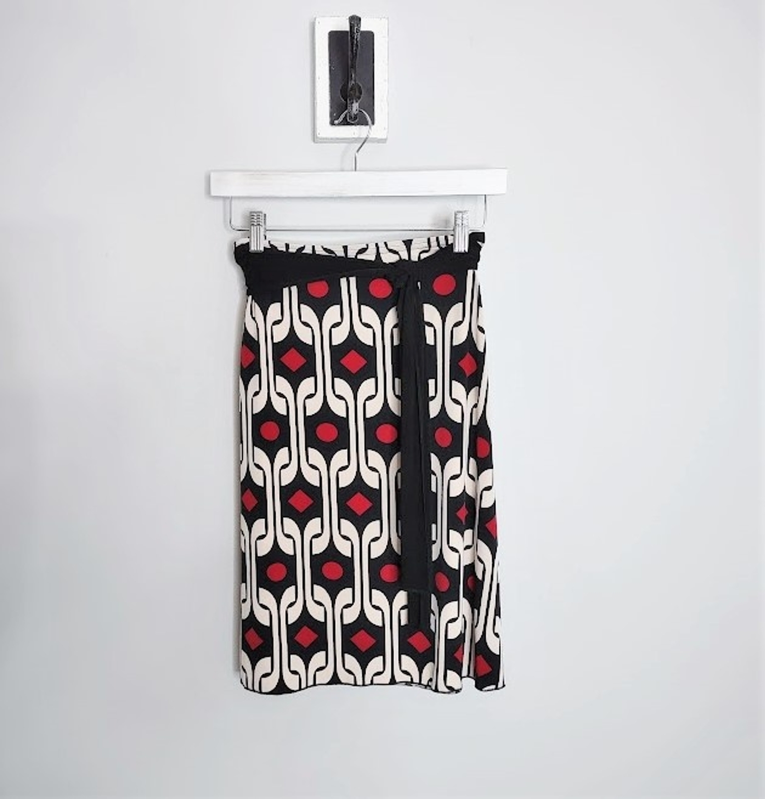 Wrapper Red and Black Mid-Century Modern Print Skirt - Gem