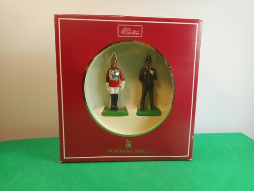 Britians Toy Soldier Set 3006 Windsor Castle Figures | eBay
