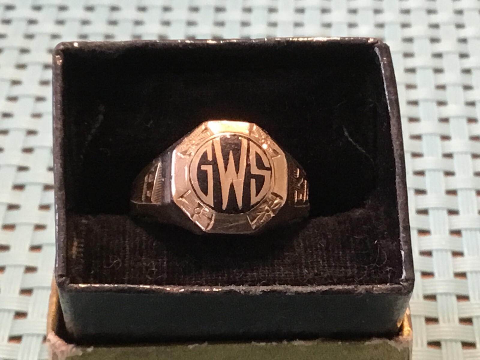 Vintage Gold Class Ring - Gem