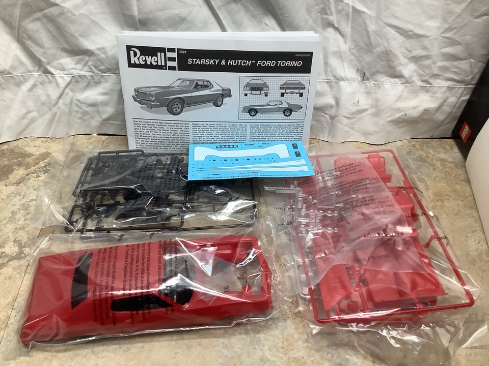 2016 Revell Starsky & Hutch Ford Torino Model Kit Complete w/Decals 1: ...