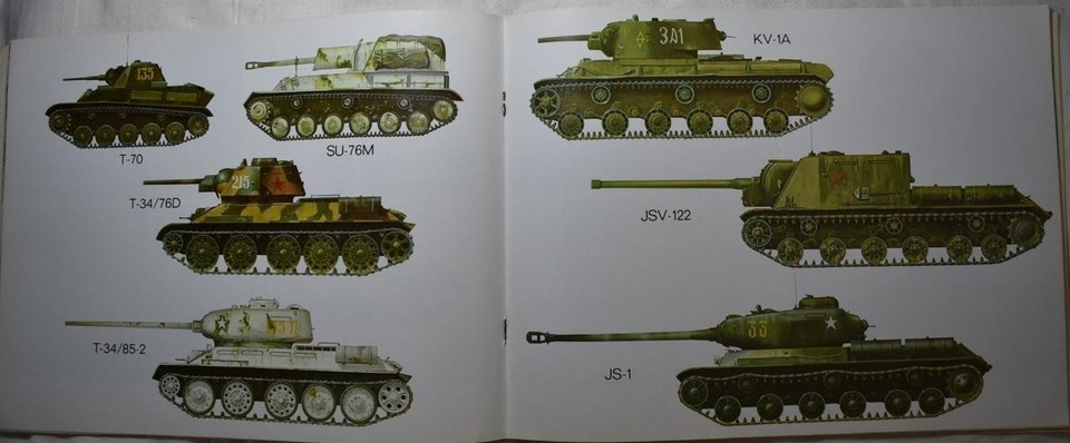 SOVIET PANZERS IN ACTION, Squadron/Signal. WW2 Russian Tanks, T-34 etc ...