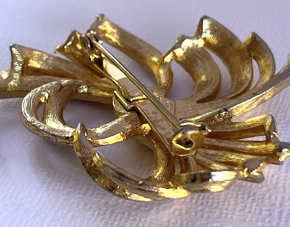 1970's TORINO Gold Tone Ribbon Swirl Brooch Pin Signed Costume Jewelry ...