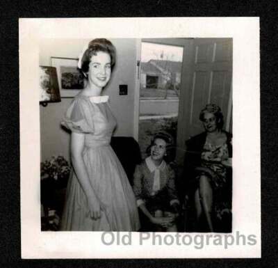LADIES WOMEN HOUSE PARTY DRESSES CROSSED LEGS OLD/VINTAGE PHOTO- E158 ...