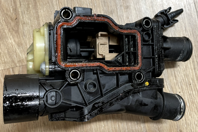 OEM Thermostat Housing 2 0 Diesel Ford Focus - C - Max - MONDEO 2264810 ...