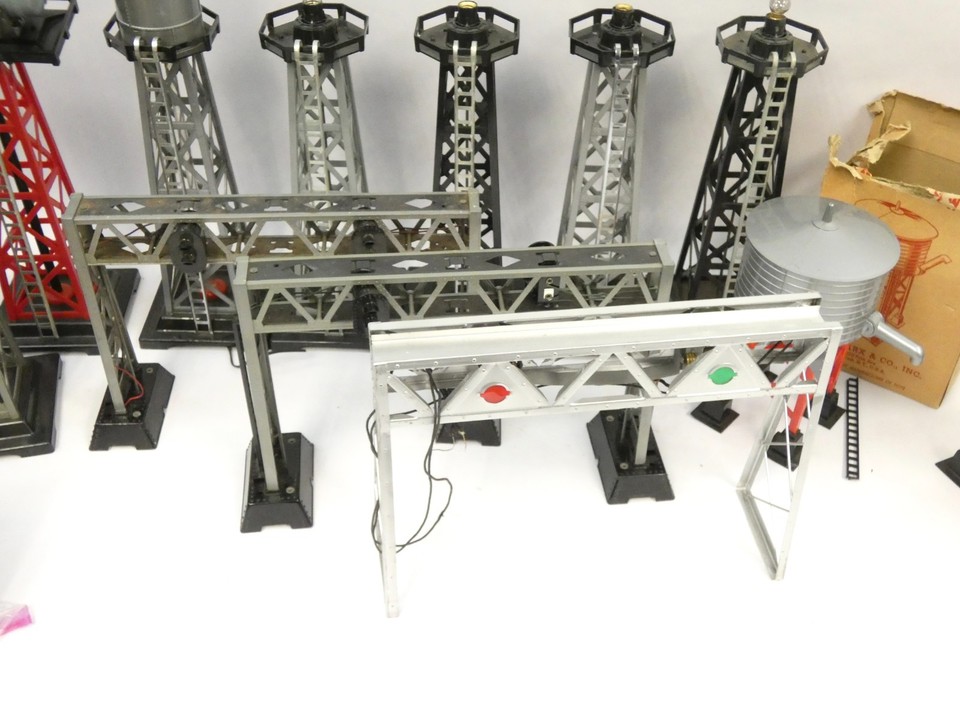 Lot of Vintage Marx O Gauge Light Towers, Signal Bridges, Water Towers ...