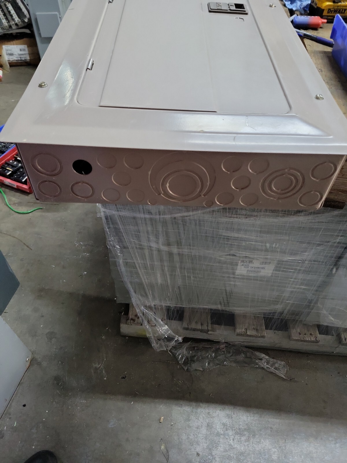 Eaton CH42L322SG High AIC 42-Space Breaker Panel Copper Bus 200A MLO | eBay