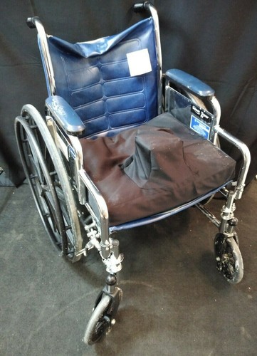 Invacare Tracer IV DLX Wheelchair / Used / Foot Rests / Seat Pad / Arm ...