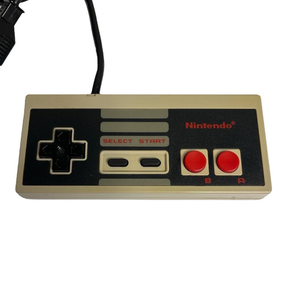 Nintendo NES 001 Console Video Game Bundle 2 Controllers Zapper Gun ...