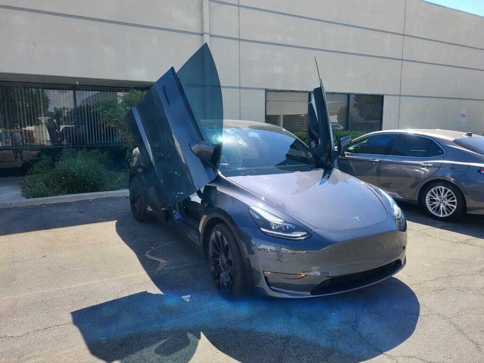 2020-2023 Tesla Model Y Butterfly Doors Kit by VDI | Right | Painted ...