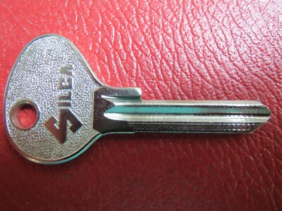 DATSUN- 1970s- reverse normal profile steering lock - 1 x key - | eBay ...