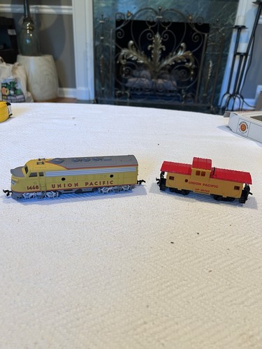 BACHMANN UNION PACIFIC LOCOMOTIVE & CABOOSE COMBO NIB 61600 EMD F9 ...