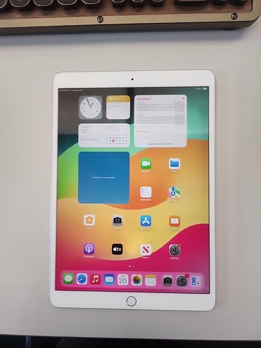 Apple iPad Pro 1st Gen. 64GB, Wi-Fi + 4G (Unlocked), 10.5 in - Silver ...